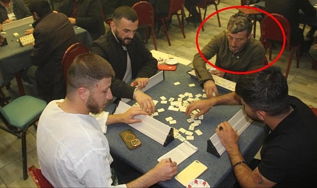 Tek başına okey oynayan vatandaş artık yalnız değil - Ardahan Haber Tek başına okey oynayan vatandaş artık yalnız değil - Ardahan Haber